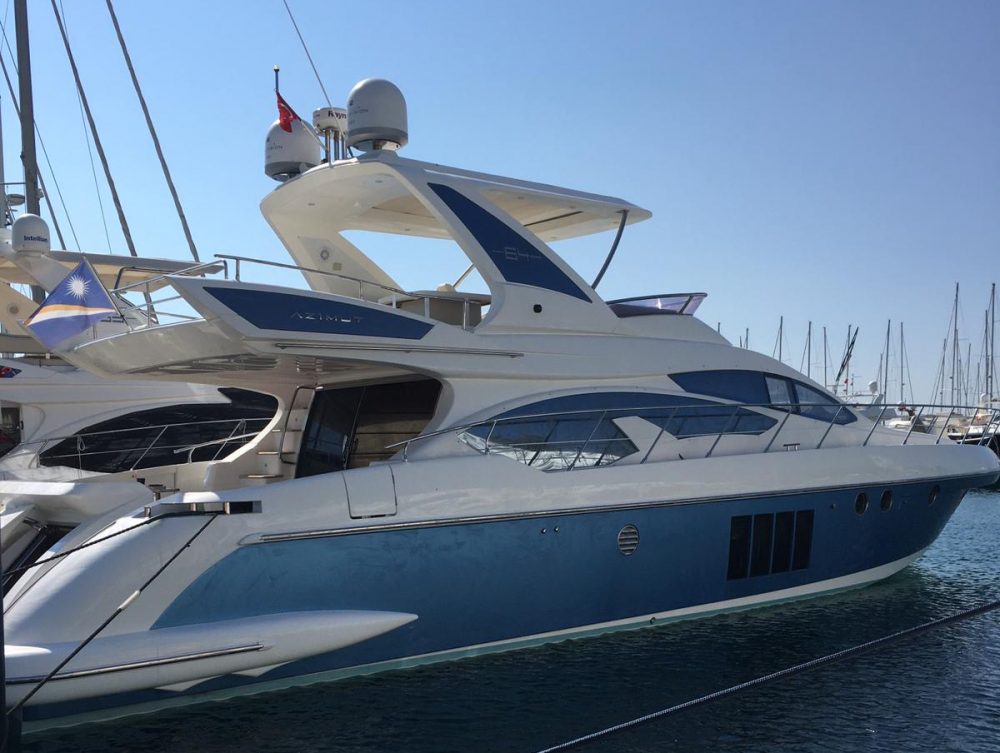 AZIMUT 64 Flybridge – Skylight Yachting